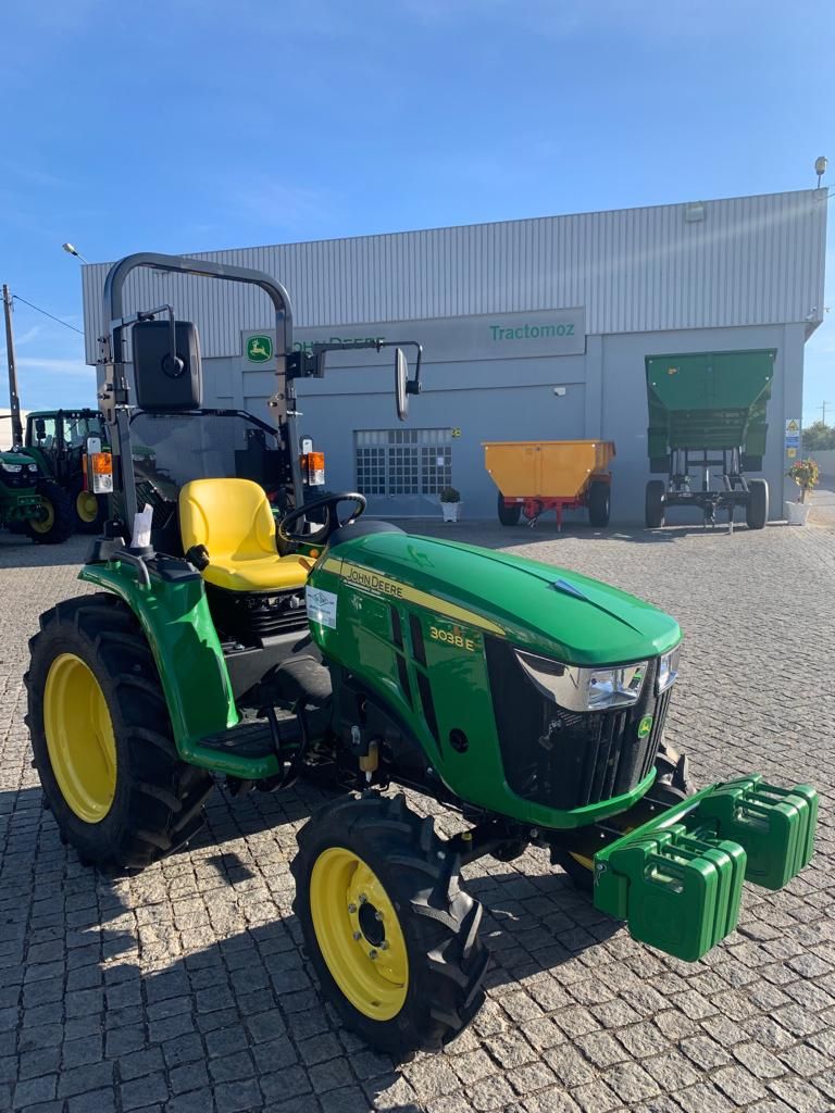 Comércio Máquinas - John Deere 3038 #245802
