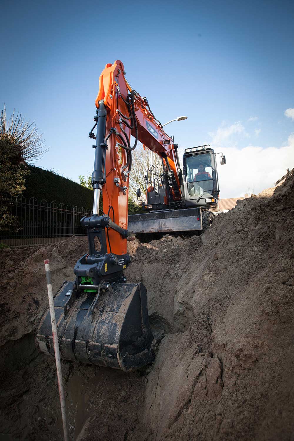 Comércio Máquinas - Nueva excavadora de ruedas Doosan DX165W-5 con ...