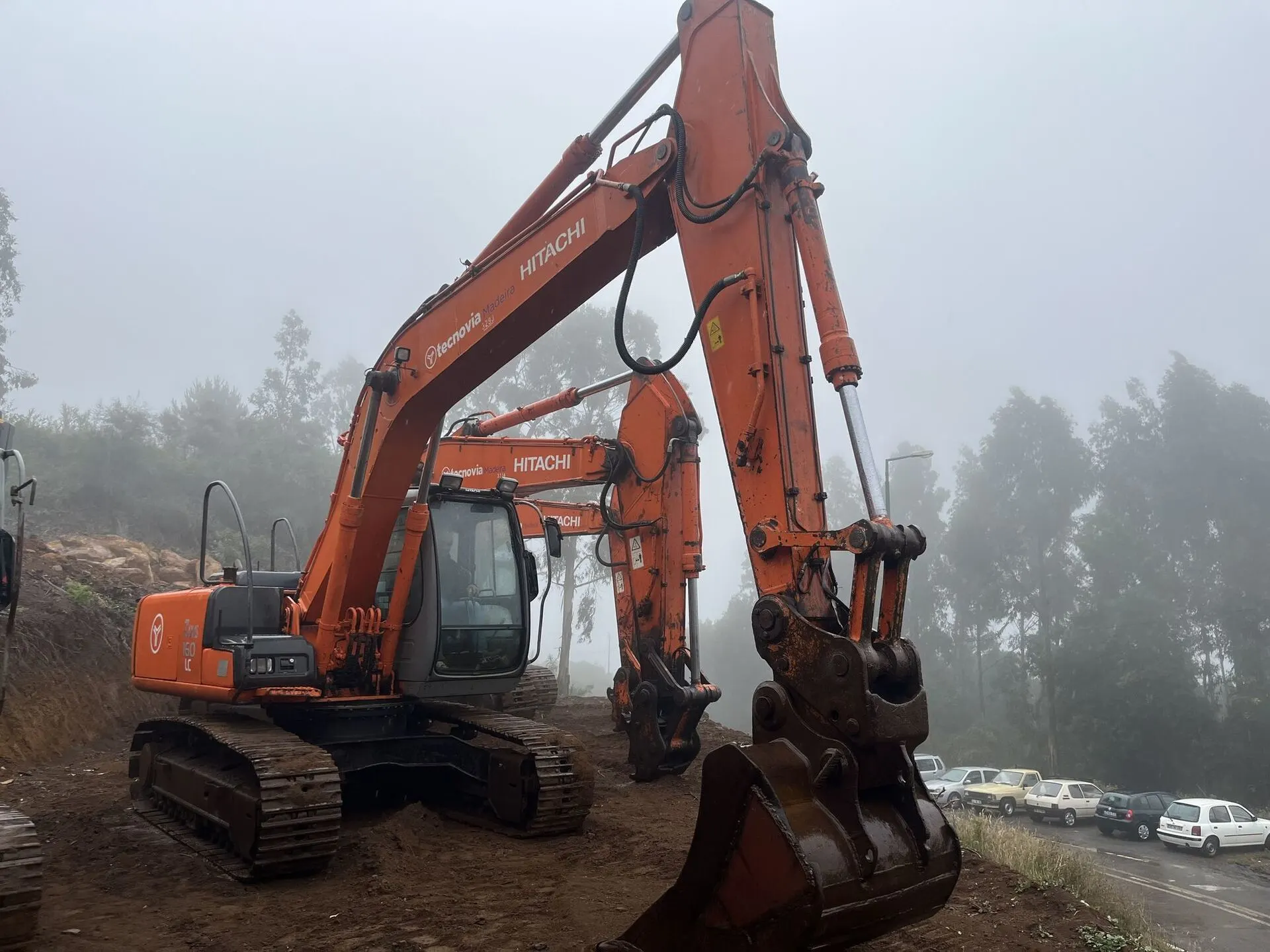 Comércio Máquinas - Hitachi ZX160 Excavadora #247339