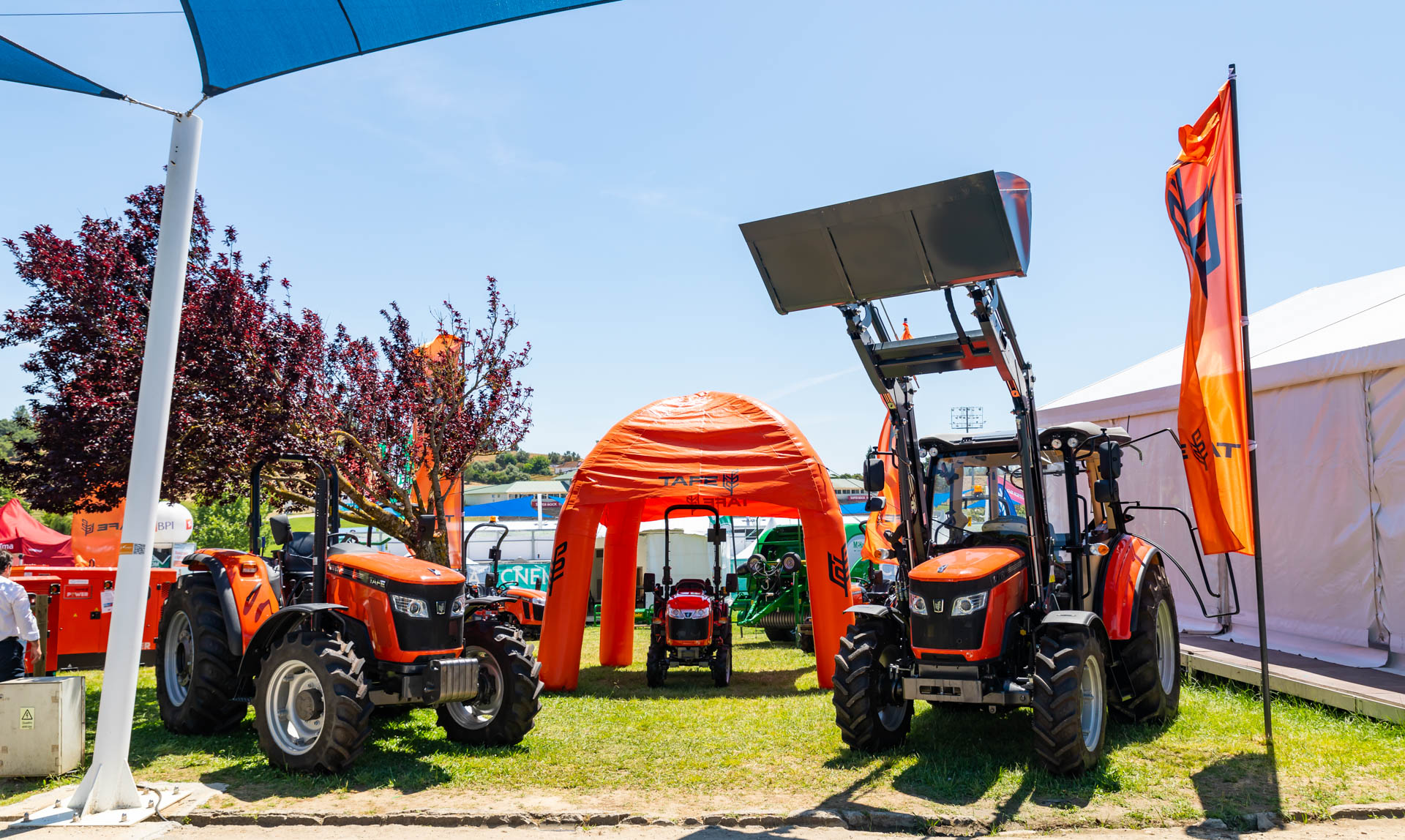 Comércio Máquinas - Trator TAFE 5515/6515/7515: Potência e ...