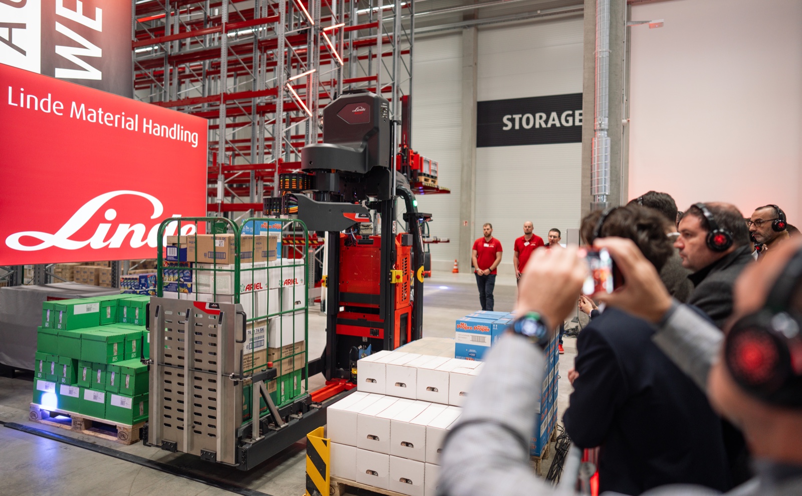 Comércio Máquinas - Linde MH apresenta novo robô para picking ...